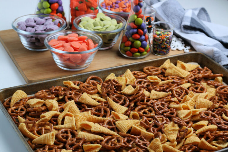 HALLOWEEN SNACK MIX RECIPE