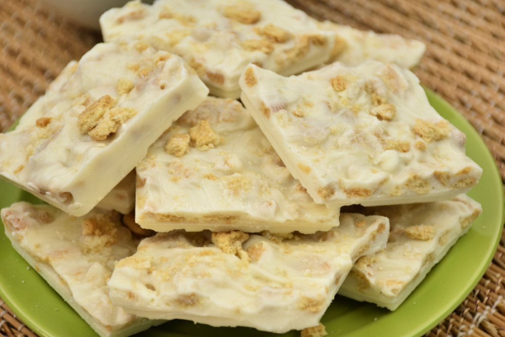 How To Make This Absolutely Irresistible Golden Oreo Bark Recipe