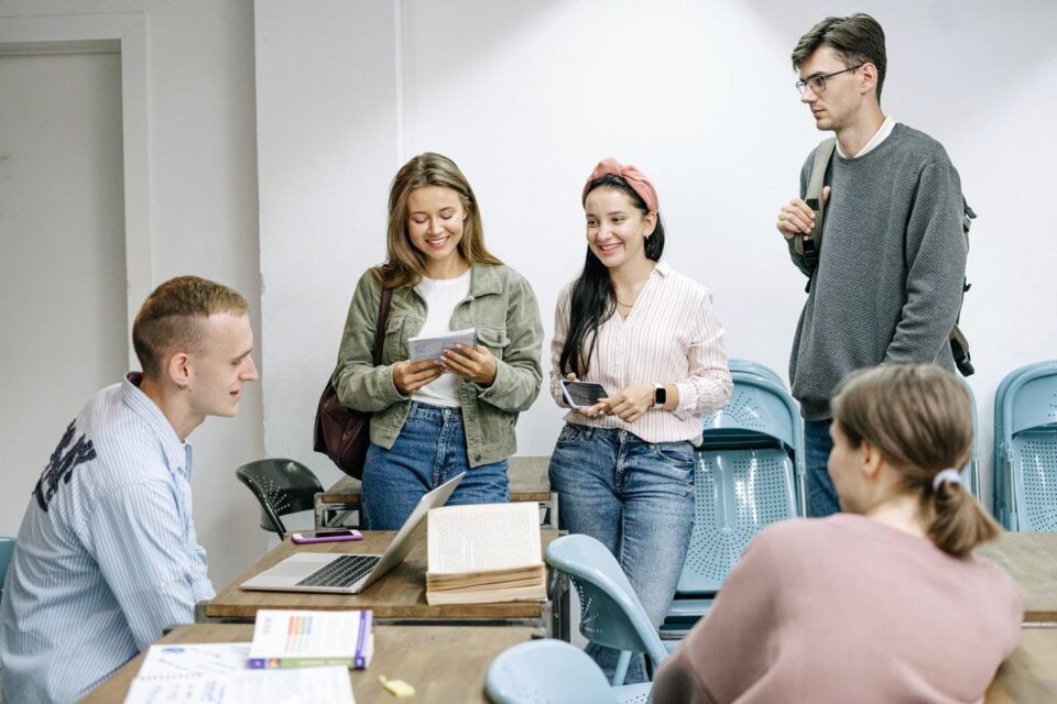 Studying While Working: Challenges That College Students Face With Part ...