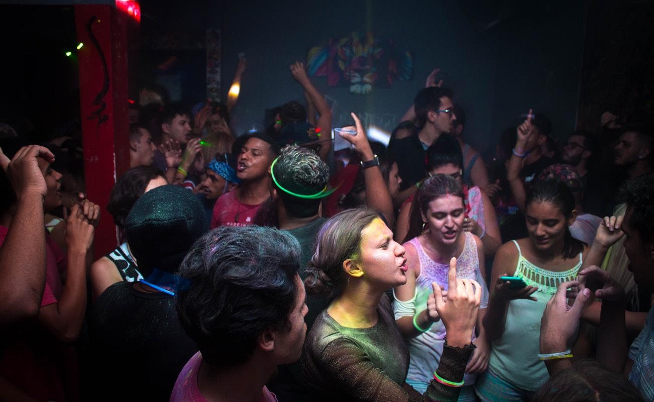 10 Tips To Keep Your Party From Getting Boring