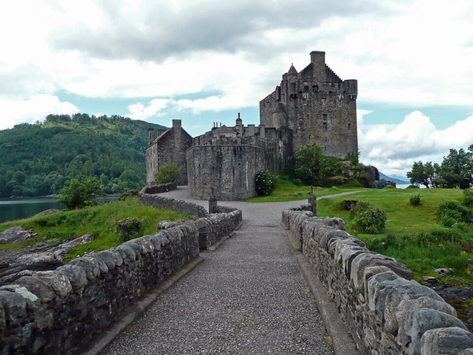 Lord, Lady, Laird, Sir or Dame - A Guide To The Honors System In Scotland