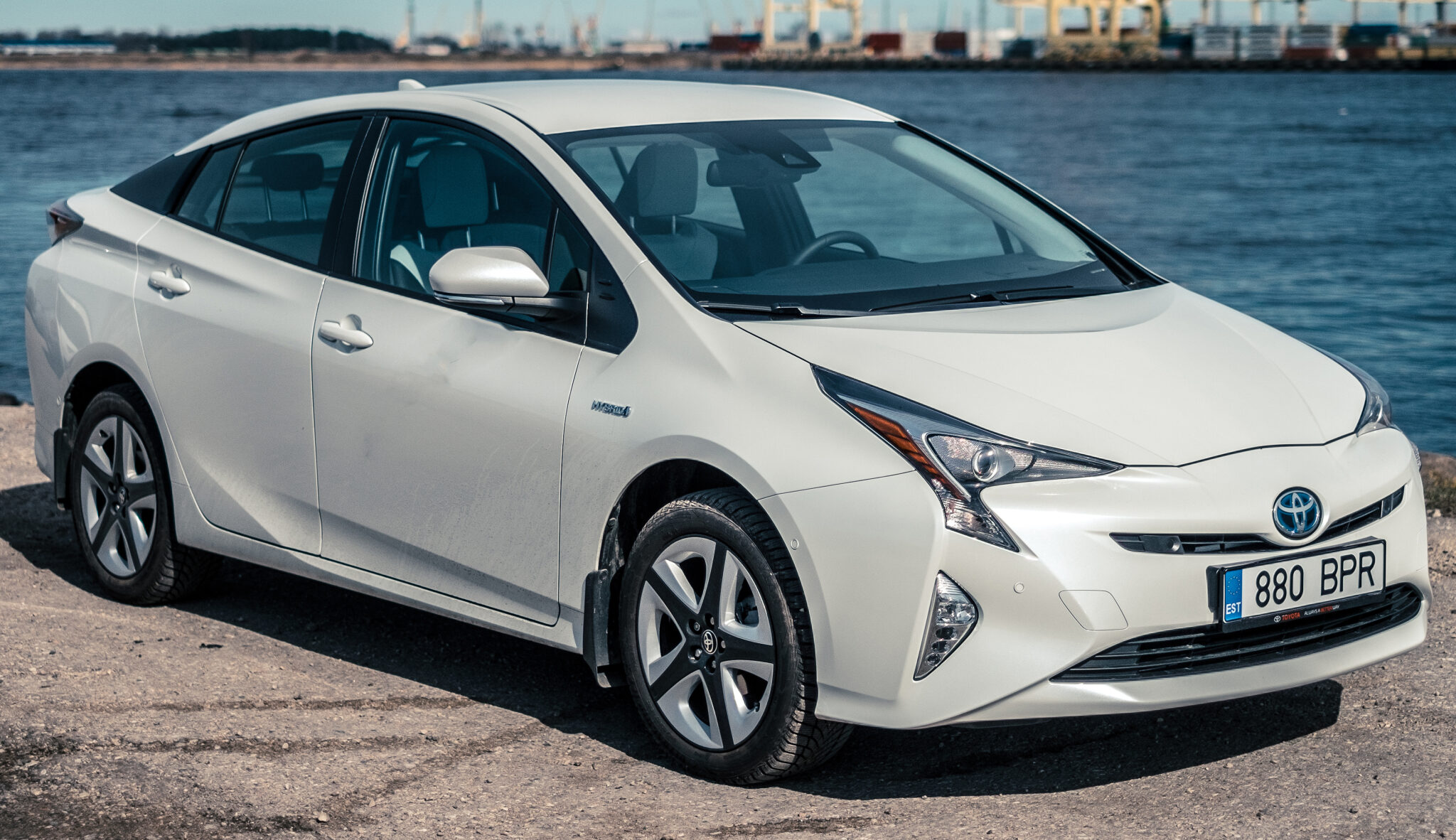 10 Hybrid Cars That Are Perfect for City Driving