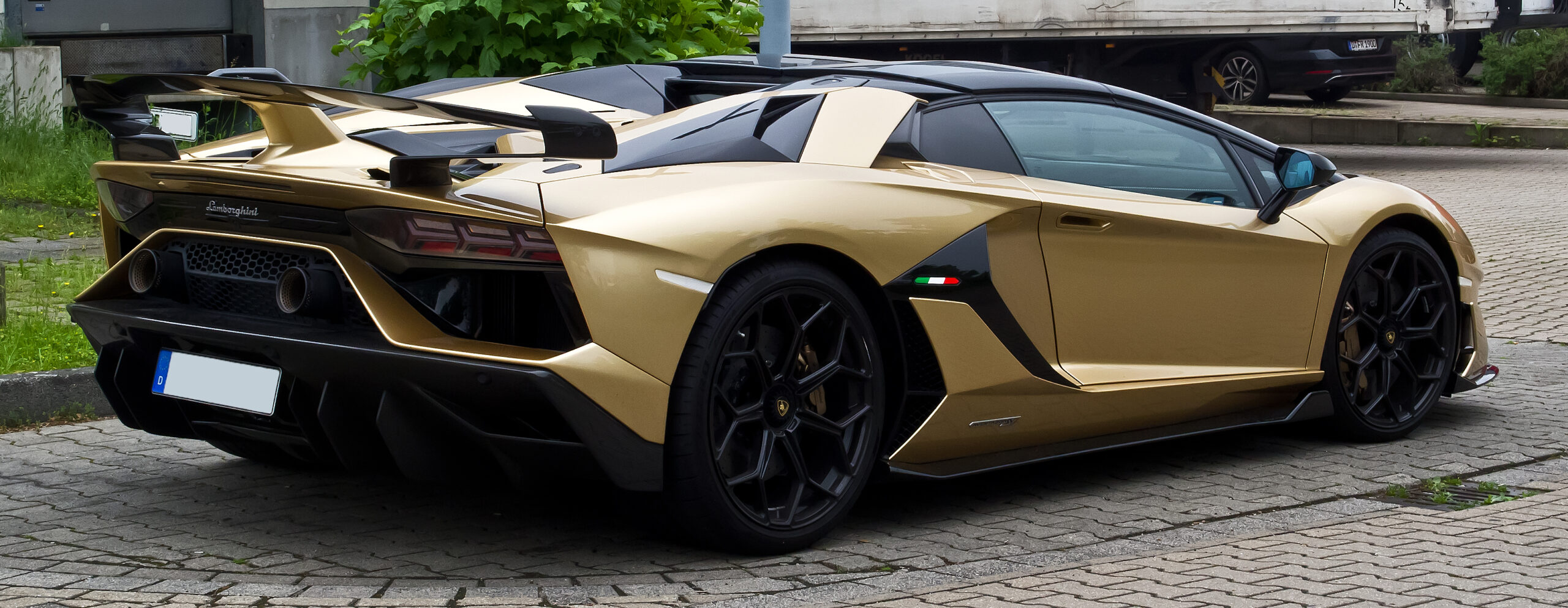 The Top 10 Cars Men Love Showing Off at Car Shows