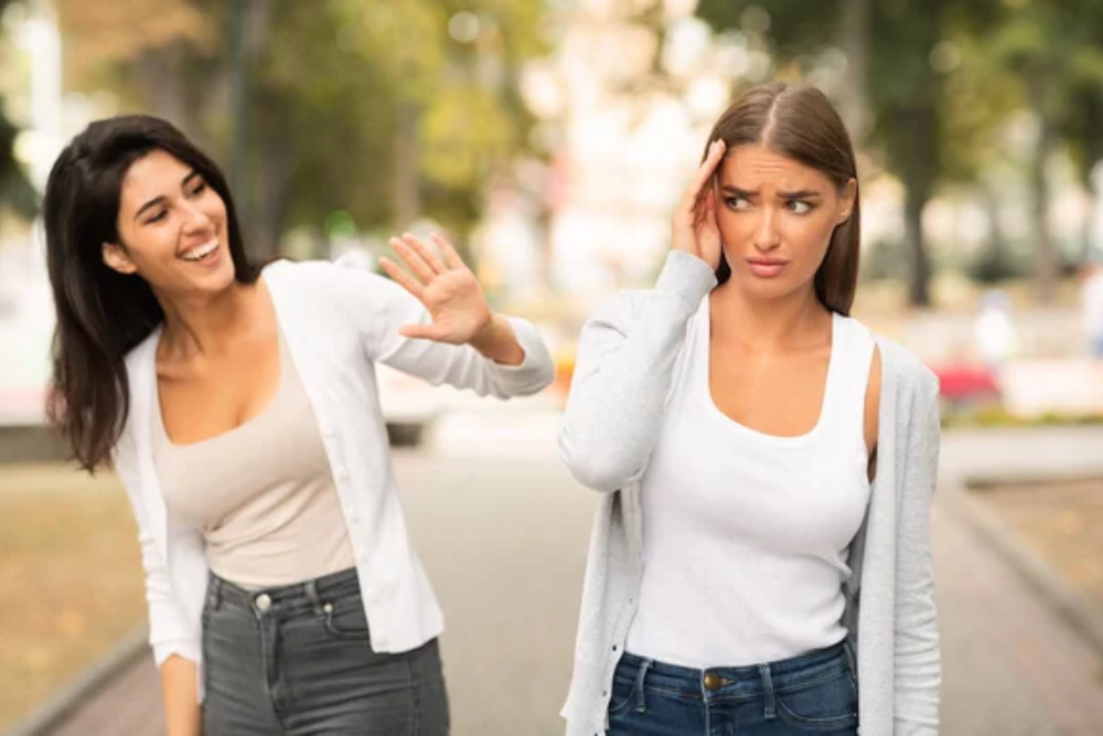 20 Clues Your Friend May Be Gossiping About You Behind Your Back ...