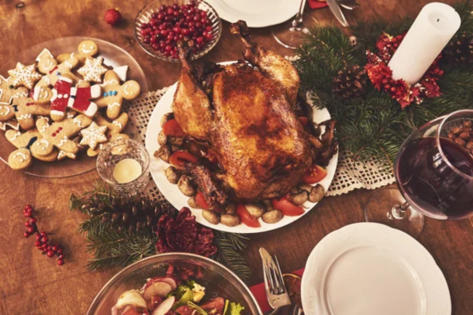 25 Christmas Eve Traditions That Are Stealing the Holiday Spotlight ...