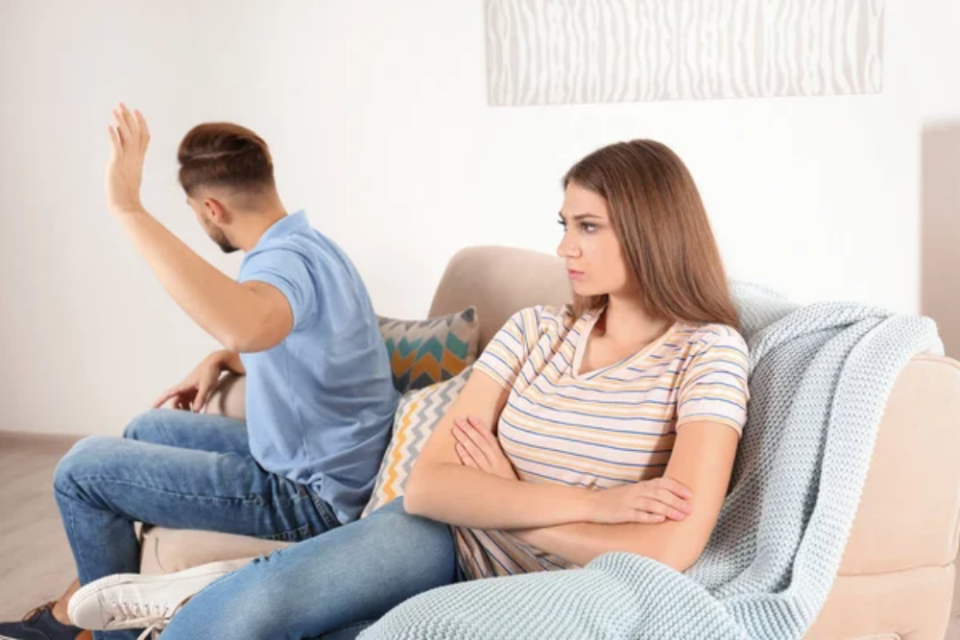16 Small Issues Couples Ignore That Slowly Break Them Apart - Kellys ...