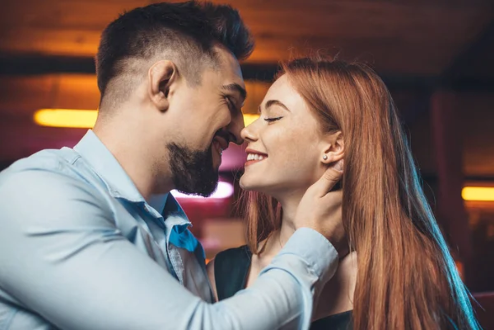 These 20 Subtle Clues Show They’re Trying to Control You Without Saying ...