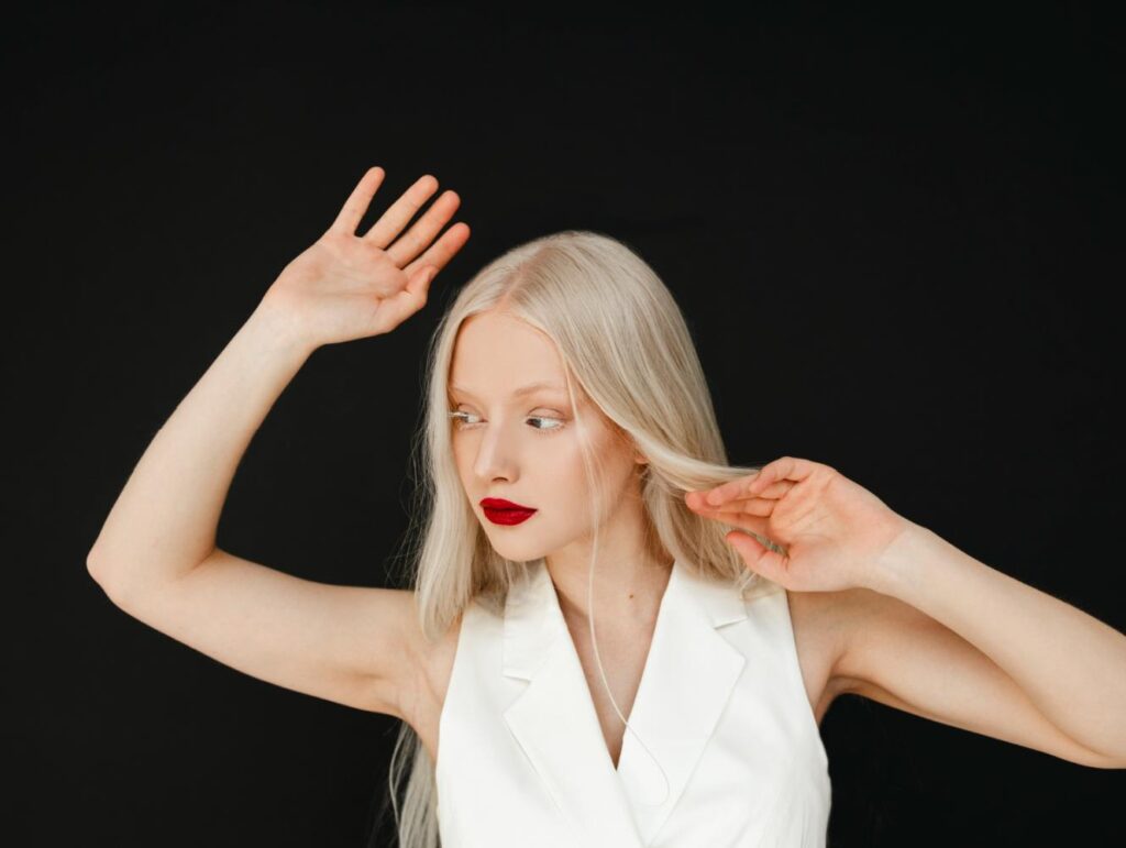 How To Style A Heat-Resistant Halo On Straight Hair Without Damage
